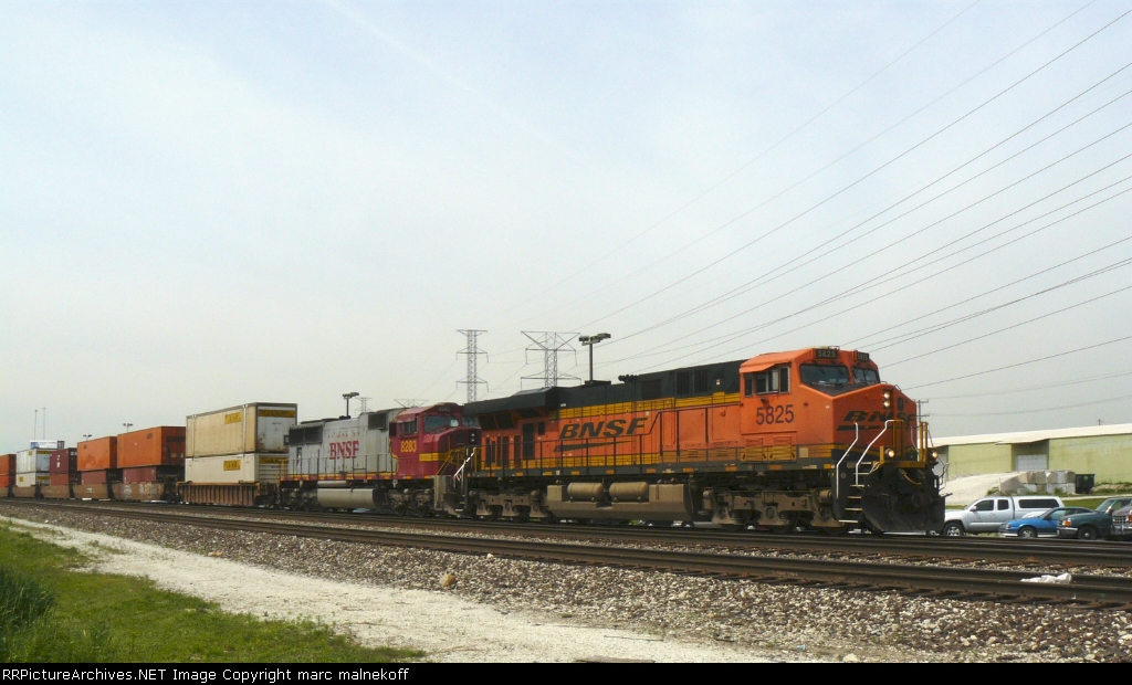BNSF 5825